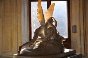 Sculpting Love: A Look at Iconic Famous Love Theme Sculptures over the ...