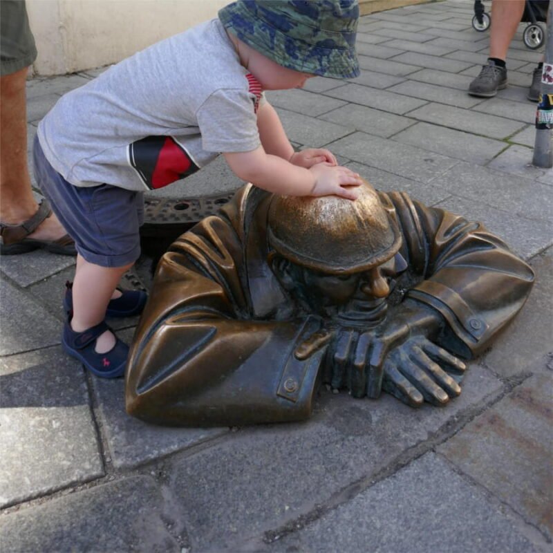 Famous Bronze Man at Work Statue in Bratislava for sale - Milystatue ...